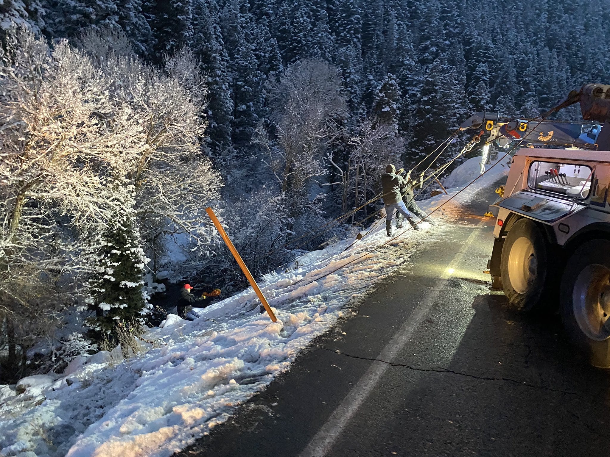 Big Cottonwood Crash Sends Vehicles into River, Strands Hundreds of ...