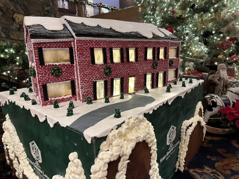"Home Alone" stars at Stein Eriksen's annual gingerbread house display ...