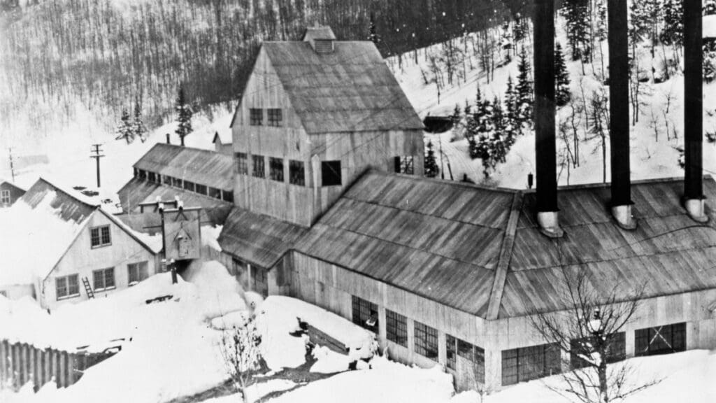 Saving the Silver King: Dueling pianos show brings music and mission to ...