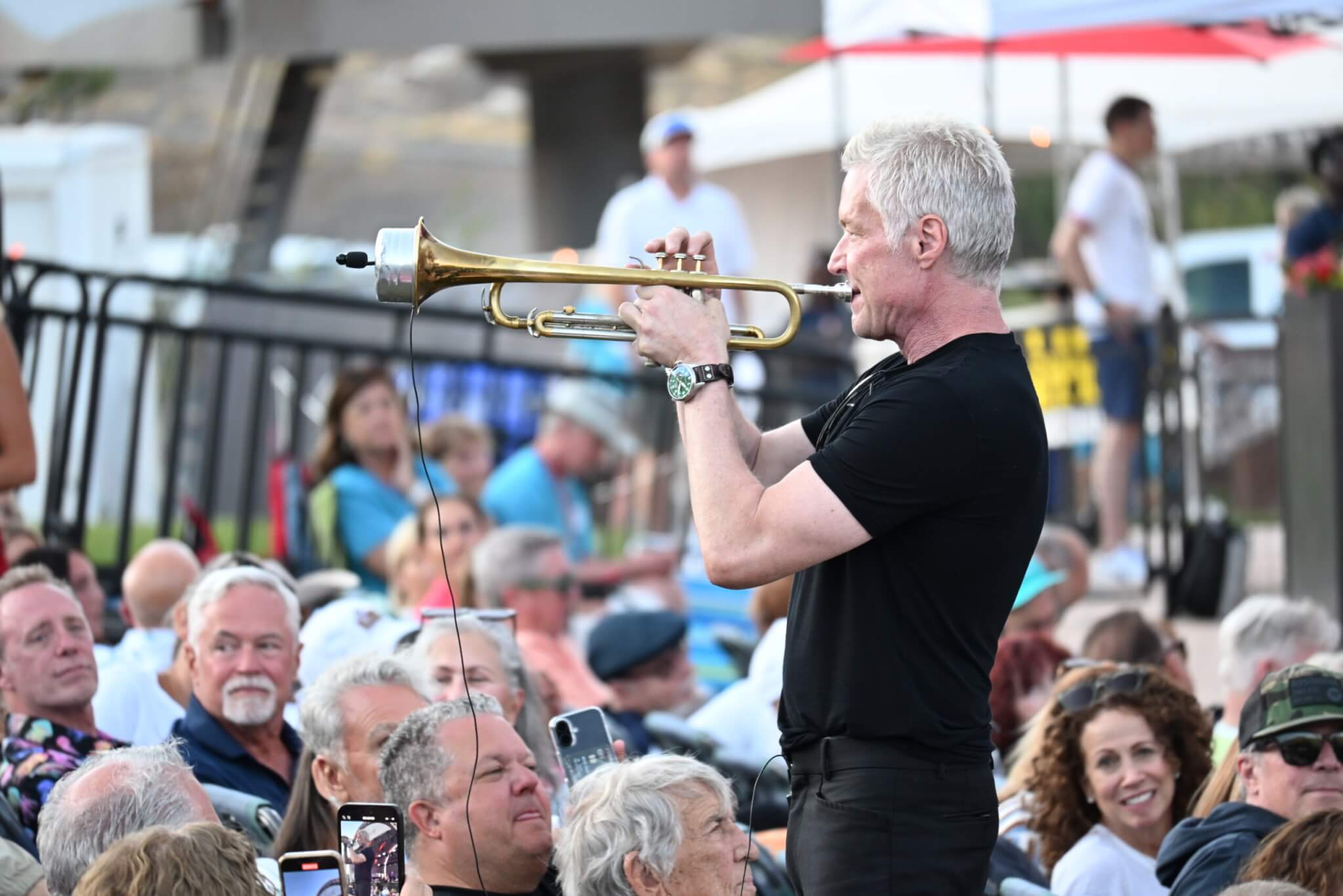 SNAPPED: Concert on the Slopes gets up close and personal with Chris ...