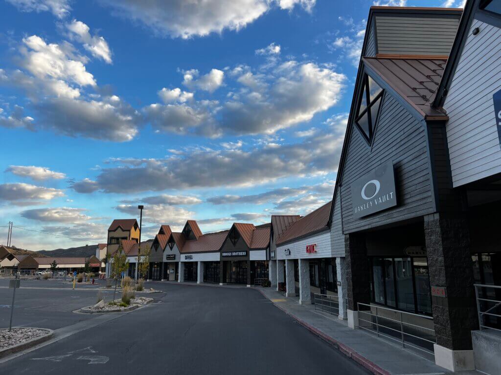 Power outage closes Junction Commons; all stores to reopen Thursday ...