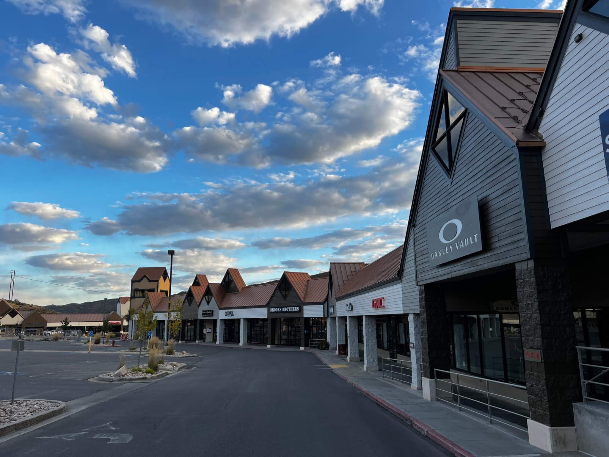 Power outage closes Junction Commons; all stores to reopen Thursday ...