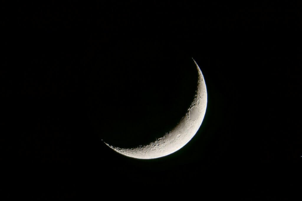 Crescent moon joins Venus, Jupiter and Mercury in June evening sky ...
